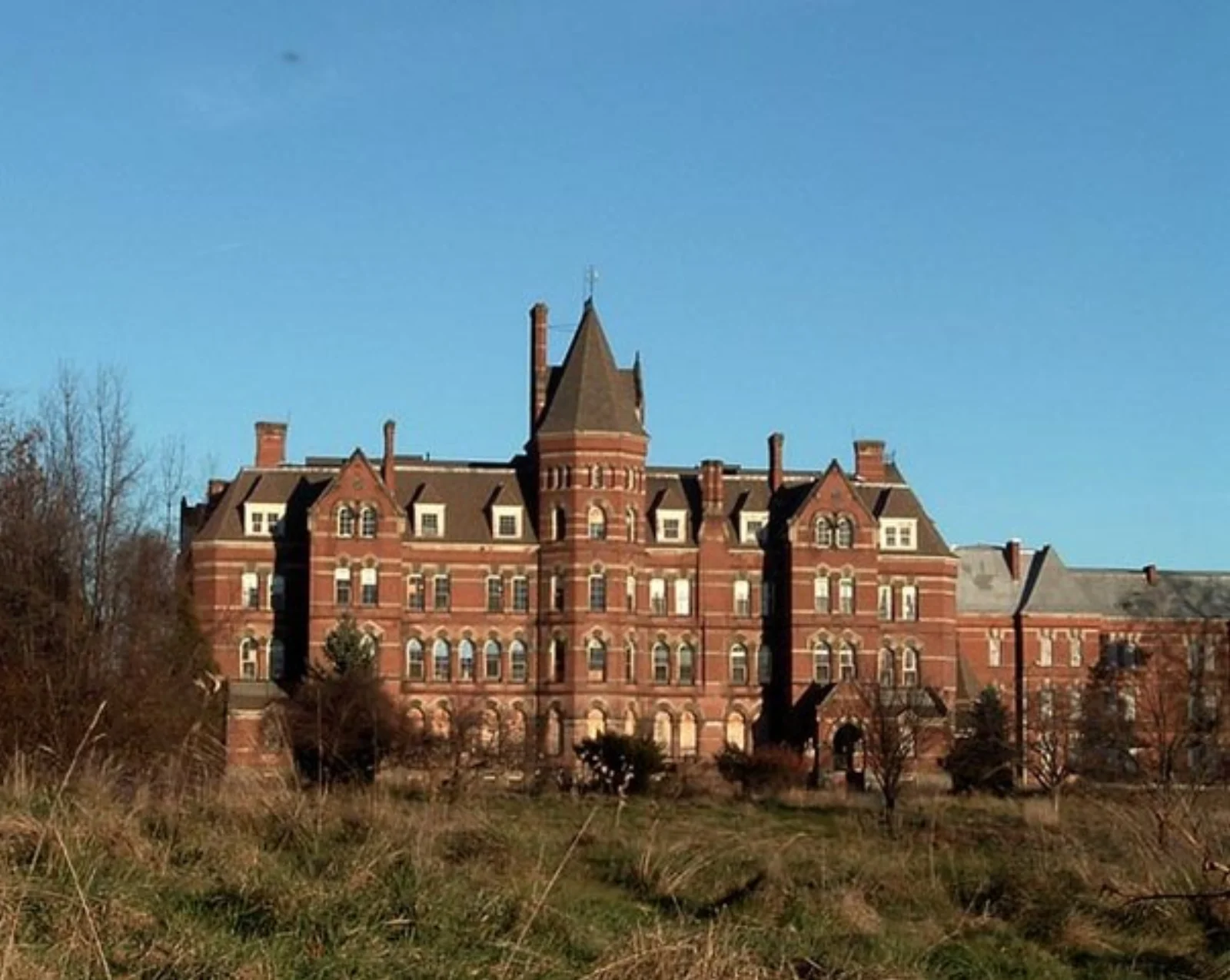 Abandoned Haunted Places in the USA: 16 Paranormal Urbex Sites (2026)