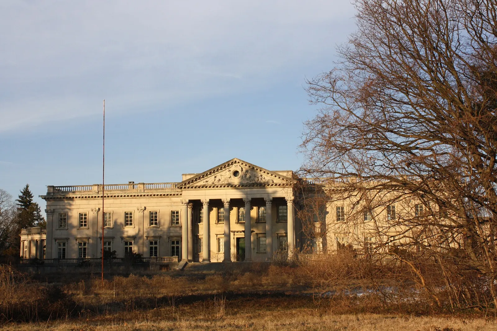 Abandoned Mansions in America: 5 Best Sites to Explore